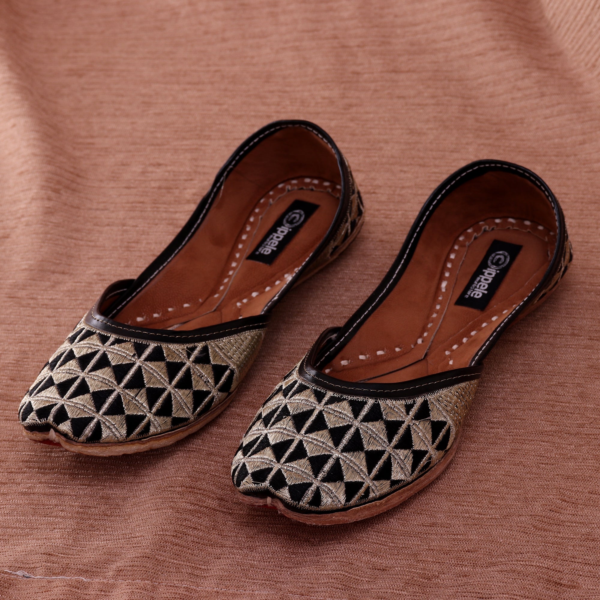 Punjabi Jutti Olnine : Buy Designer Jutti & Women's Mojari Online – Cippele